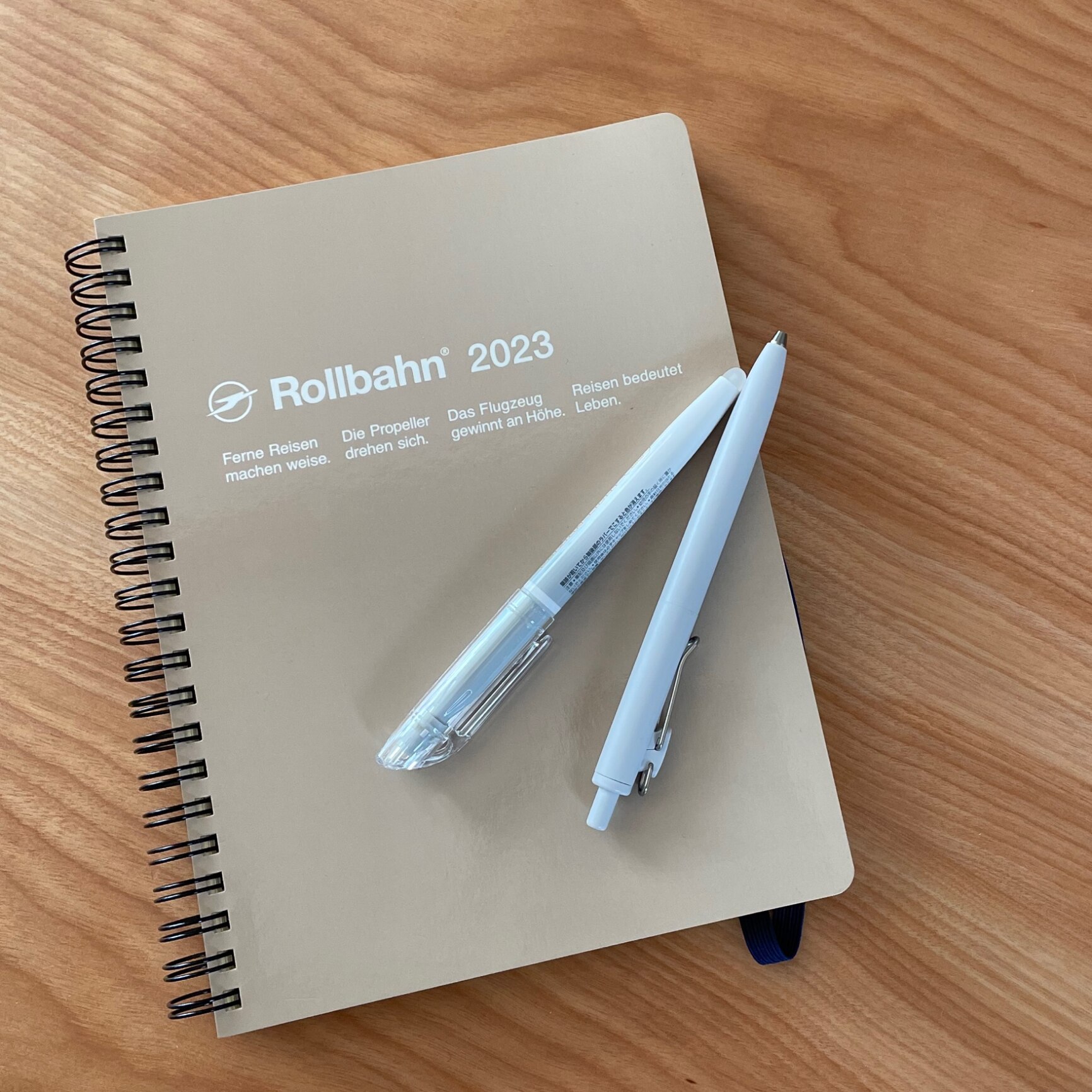 2023 ロルバーンダイアリー ログチャート A5 [全3色] 《マンスリー》 2022年10月・月曜始まり デルフォニックス 826-130060-***-23【ネコポス無料(1冊のみ ...