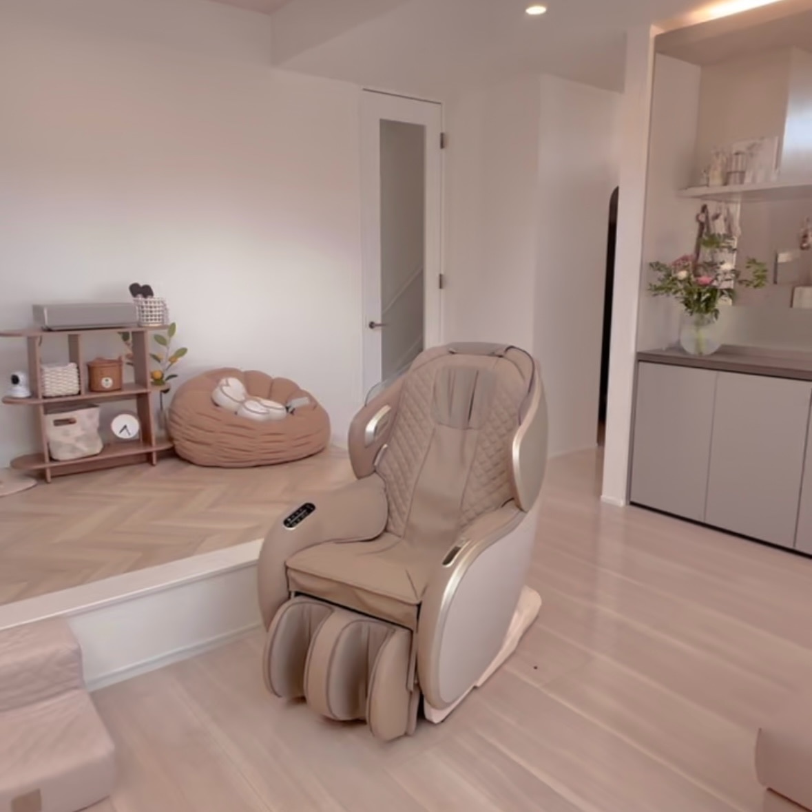 【CM放映商品】【5年保証付き】フジ医療器 SYNCA CirC GRACE マッサージチェア L24 MR380 ベージュ ブラック ブラウン コンパクト 全身 ふくらはぎ マッサージ ...