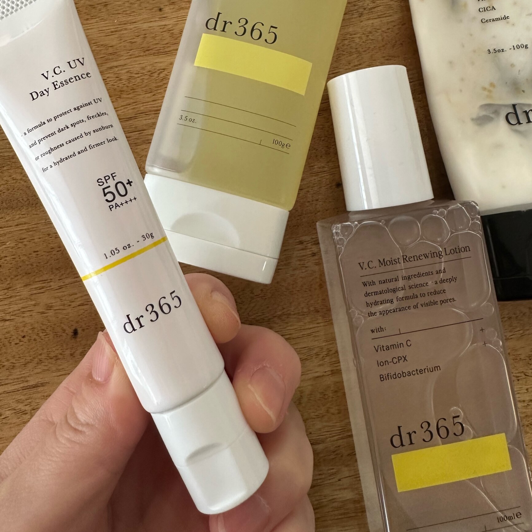 【ポイント10倍 9月19日20時〜24日1:59】【公式】V.C. UVデイエッセンス 毛穴 シミ 乾燥 / 30g / dr365 ドクター365 ドクターサンロクゴ 正規品 / 日焼け ...