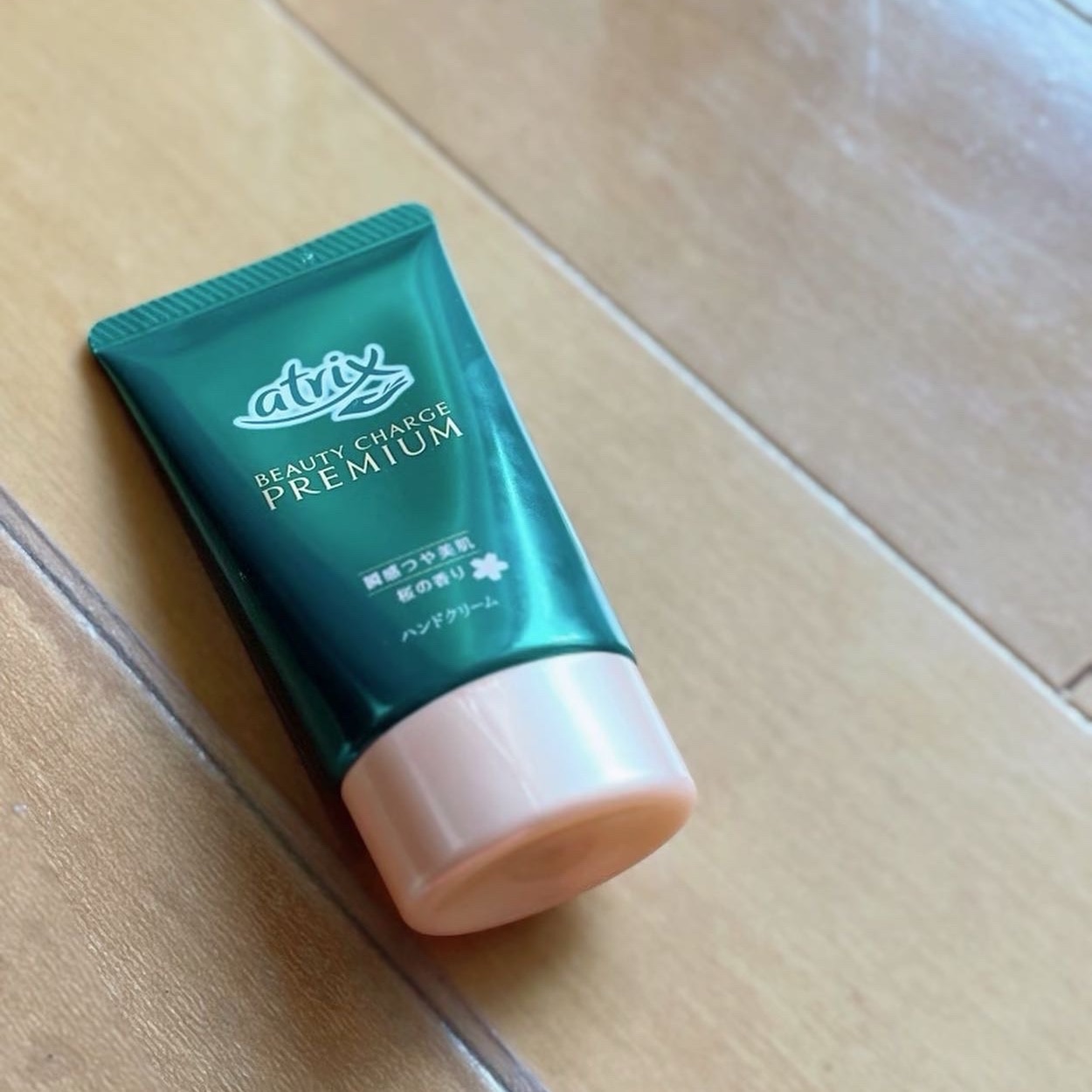 Atrix アトリックス ビューティーチャージ プレミアム ふっくらケア (60g) アトリックスハンドクリーム プレミアム アトリックス ...