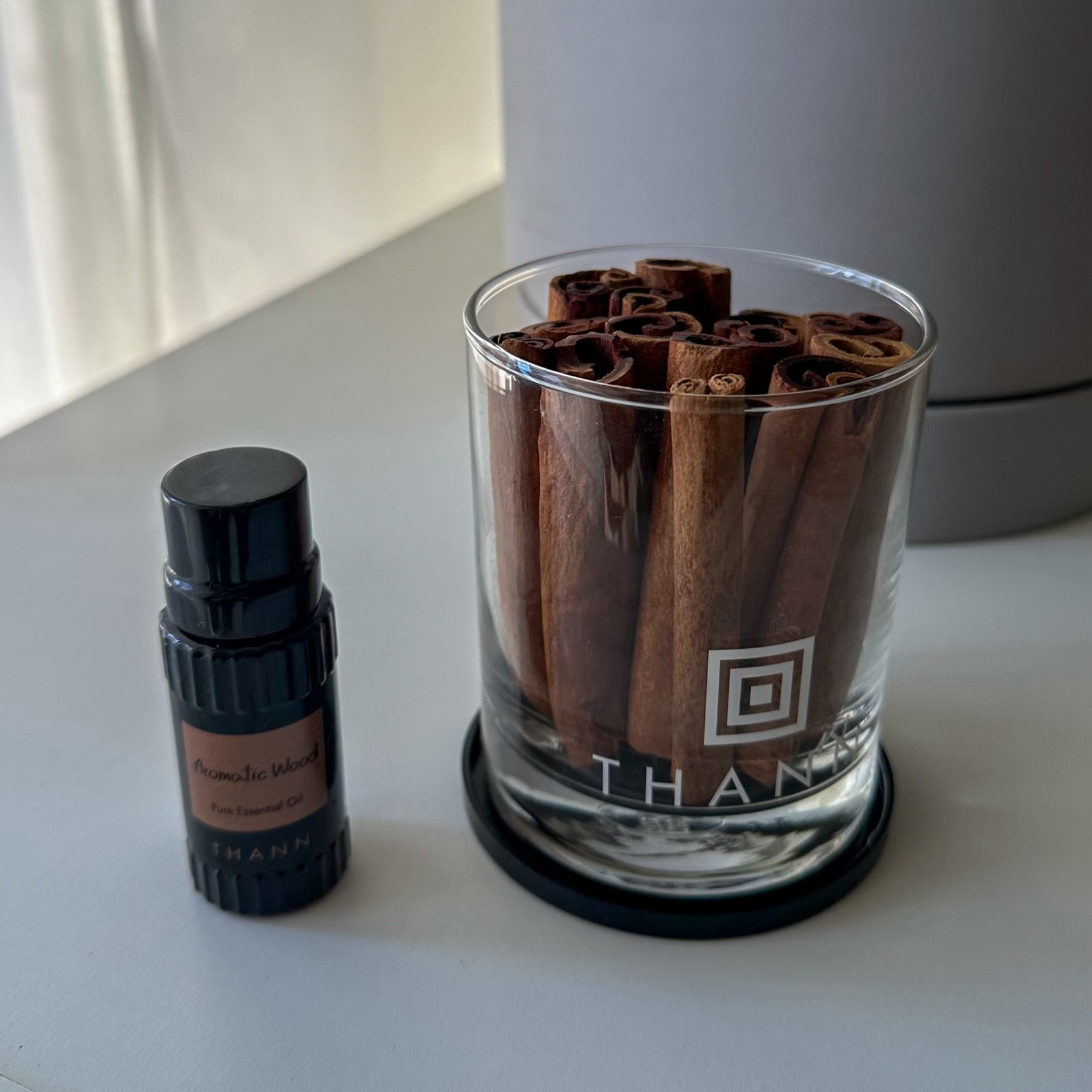 \9/25限定 ポイント5倍／【THANN/タン 公式】エッセンシャルオイル AW 10mL《アロマティックウッド》 ルームフレグランス アロマ ディフューザー ポプリ 水なし 長持ち ...