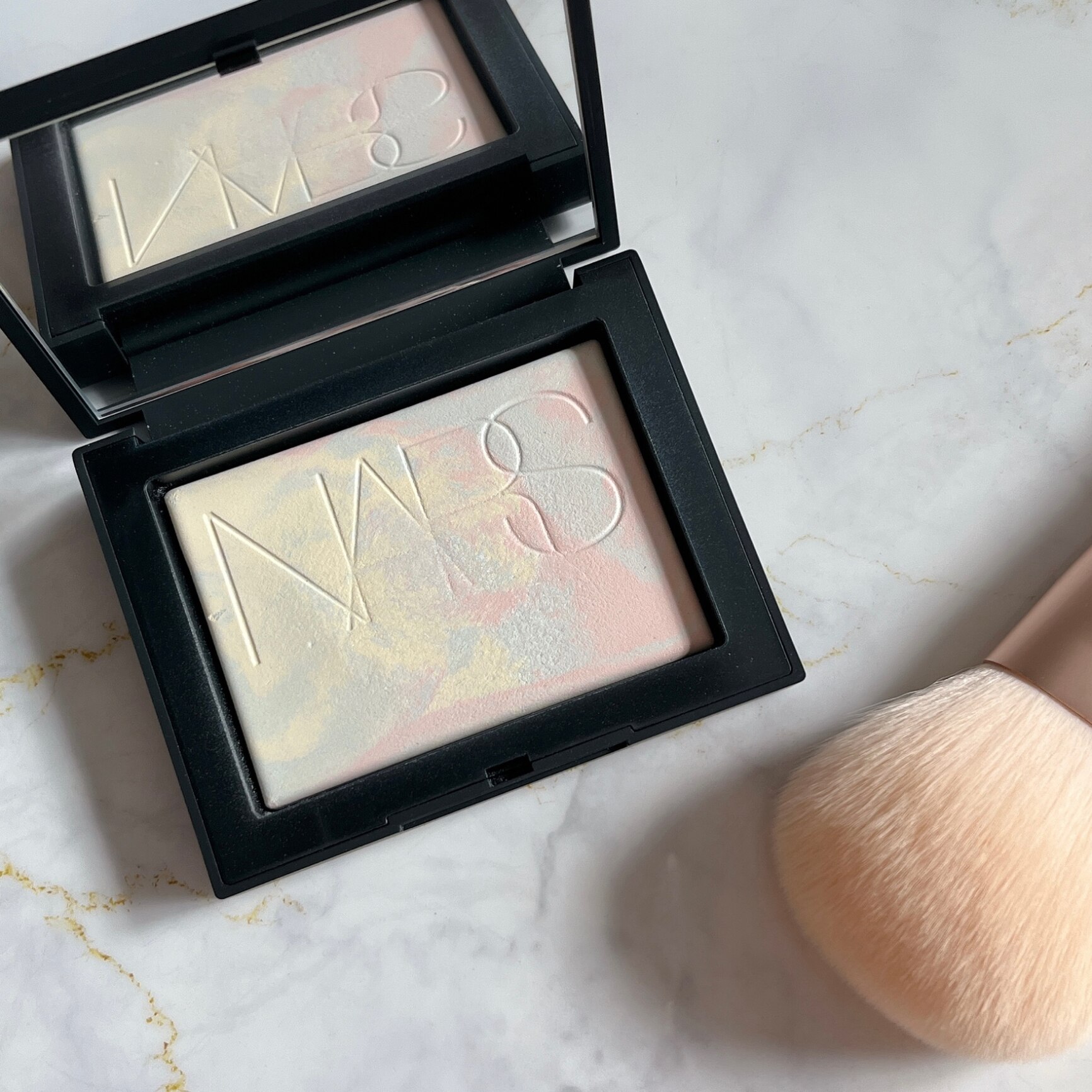 \クーポン配布中／【数量限定】NARS ナーズ ライトリフレクティング プリズマティックパウダー #MOONWAVE 10g コスメ 女性 ...