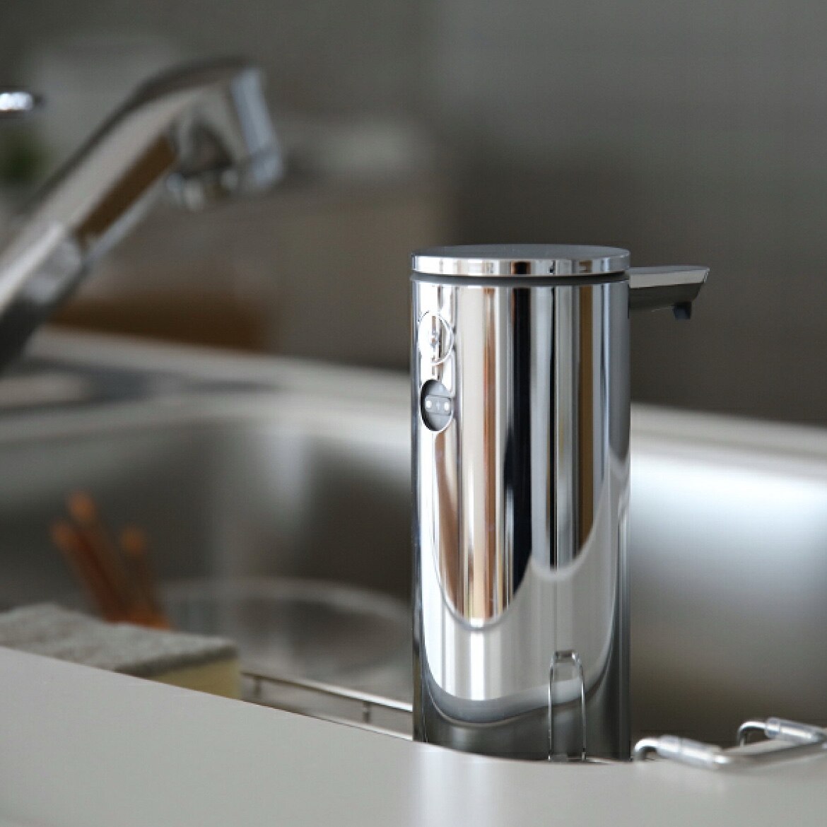 楽天マラソン中｜【正規品】【正規販売店】simplehuman シンプルヒューマン 「充電式センサーポンプ」ST1043 ST1044 ...