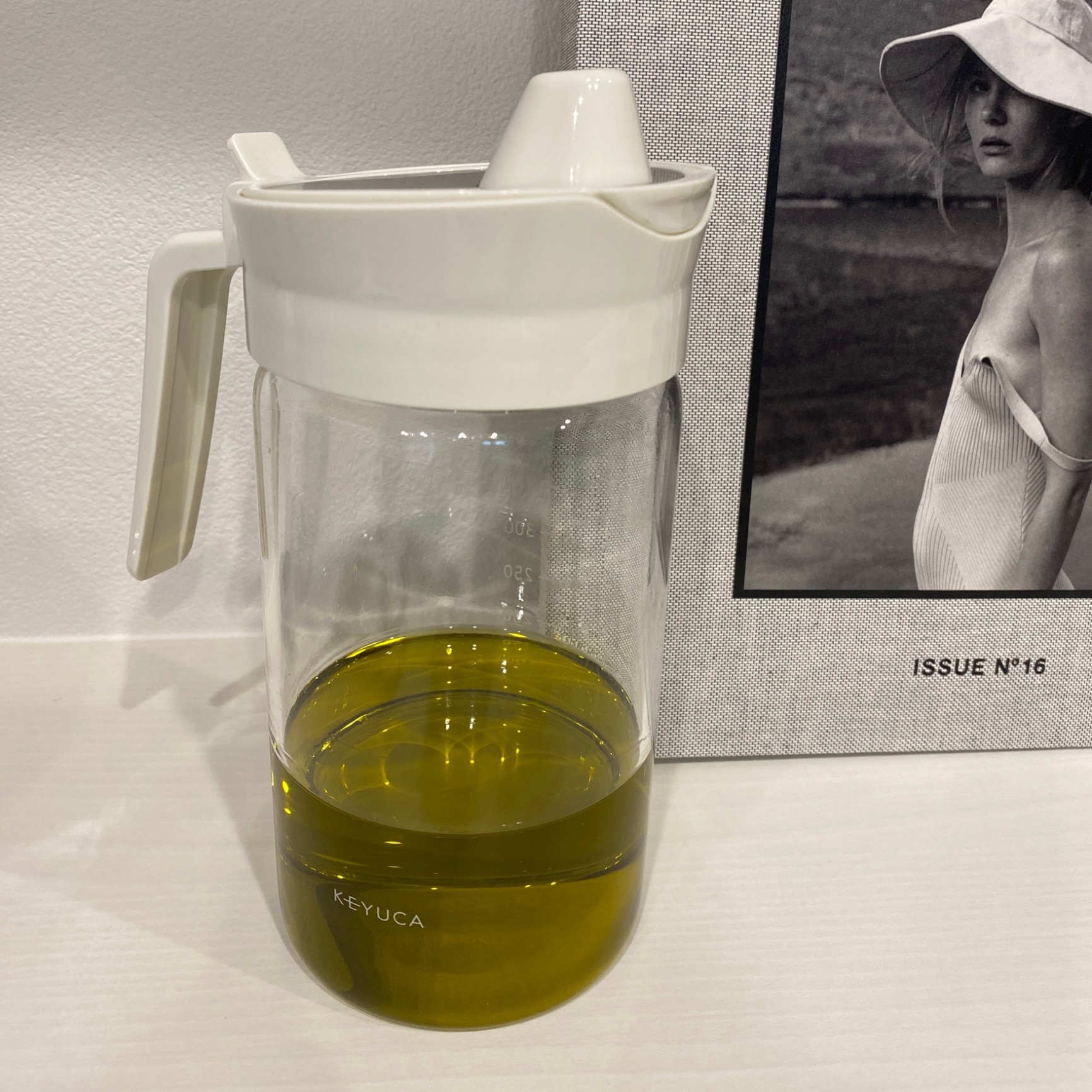 【KEYUCA公式店】ケユカ Relio オイルボトルIV[おしゃれ シンプル デザイン ホワイト オイルボトル キッチン用品 ギフト 液だれしない オリーブオイル 調味料入れ 調味料 液体 ...