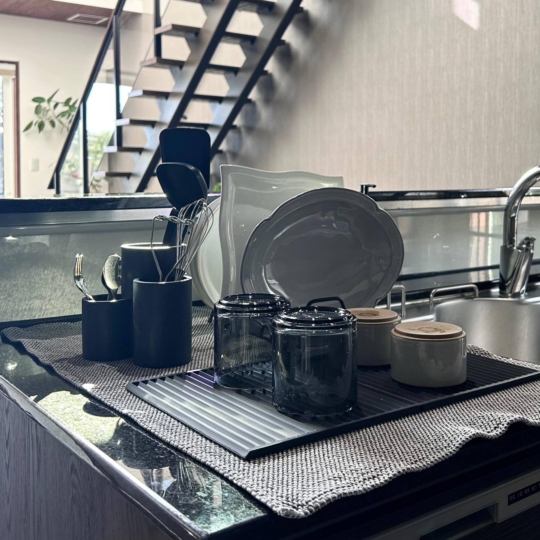 Kitchen Drainers Sculpture gift（スカルプチャー ギフト） 』 ideaco 3点セット 水切り 水切りラック マット 折りたたみ ツールスタンド ディッシュ ...