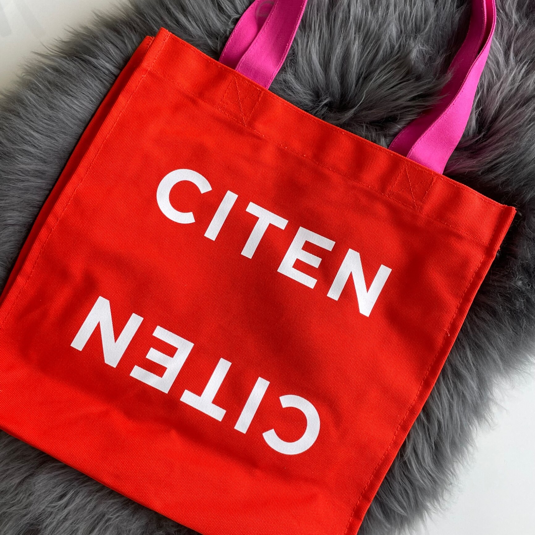 【SALE／10%OFF】CITEN ＜CITEN＞ロゴ ステートメント プリントバッグ シテン バッグ その他のバッグ イエロー ホワイト グレー ピンク オレンジ グリーン ネイビー ブルー