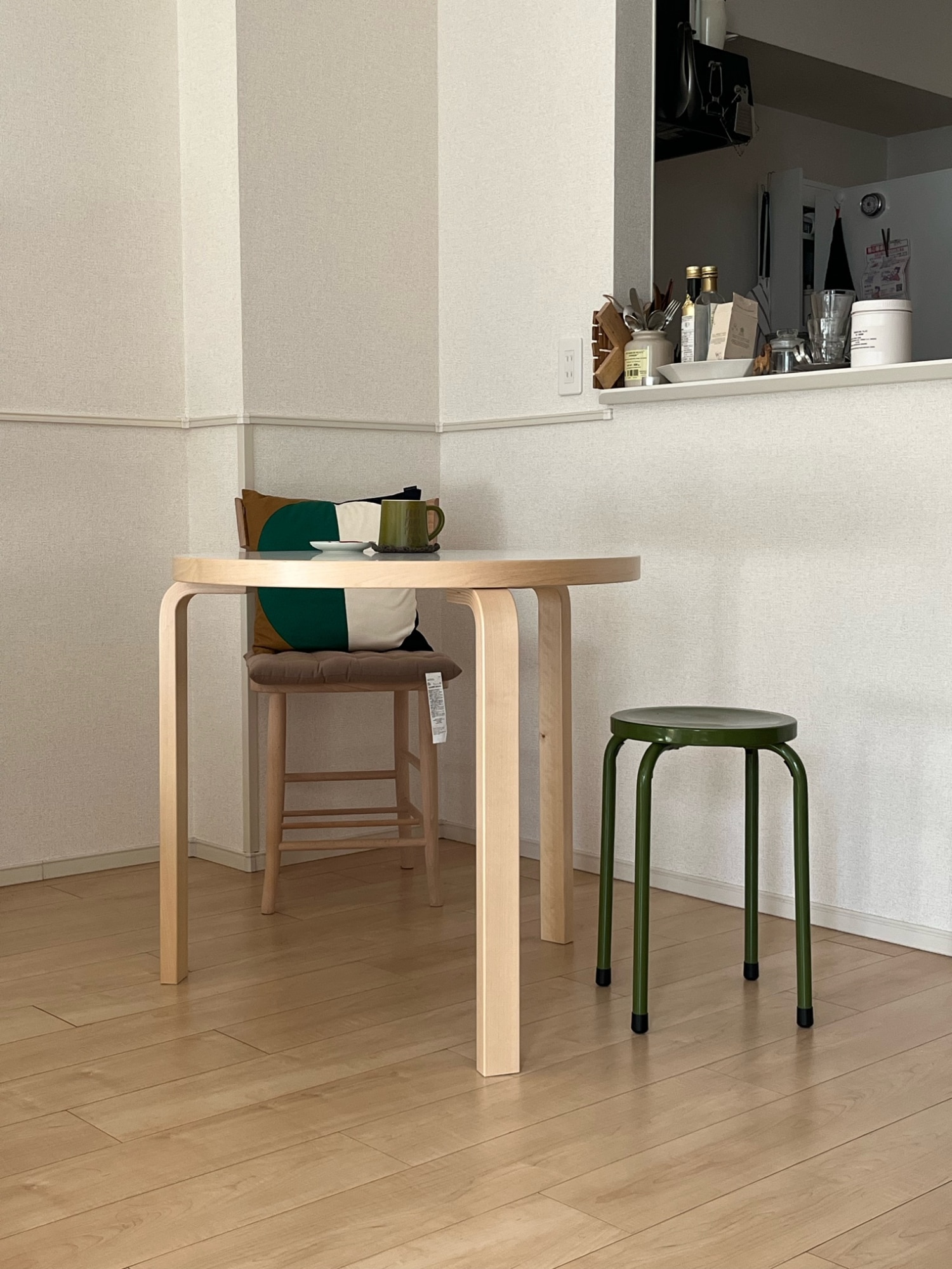 【即納】90B テーブル（φ75cm）（アルテック／Artek）ホワイト ラミネート