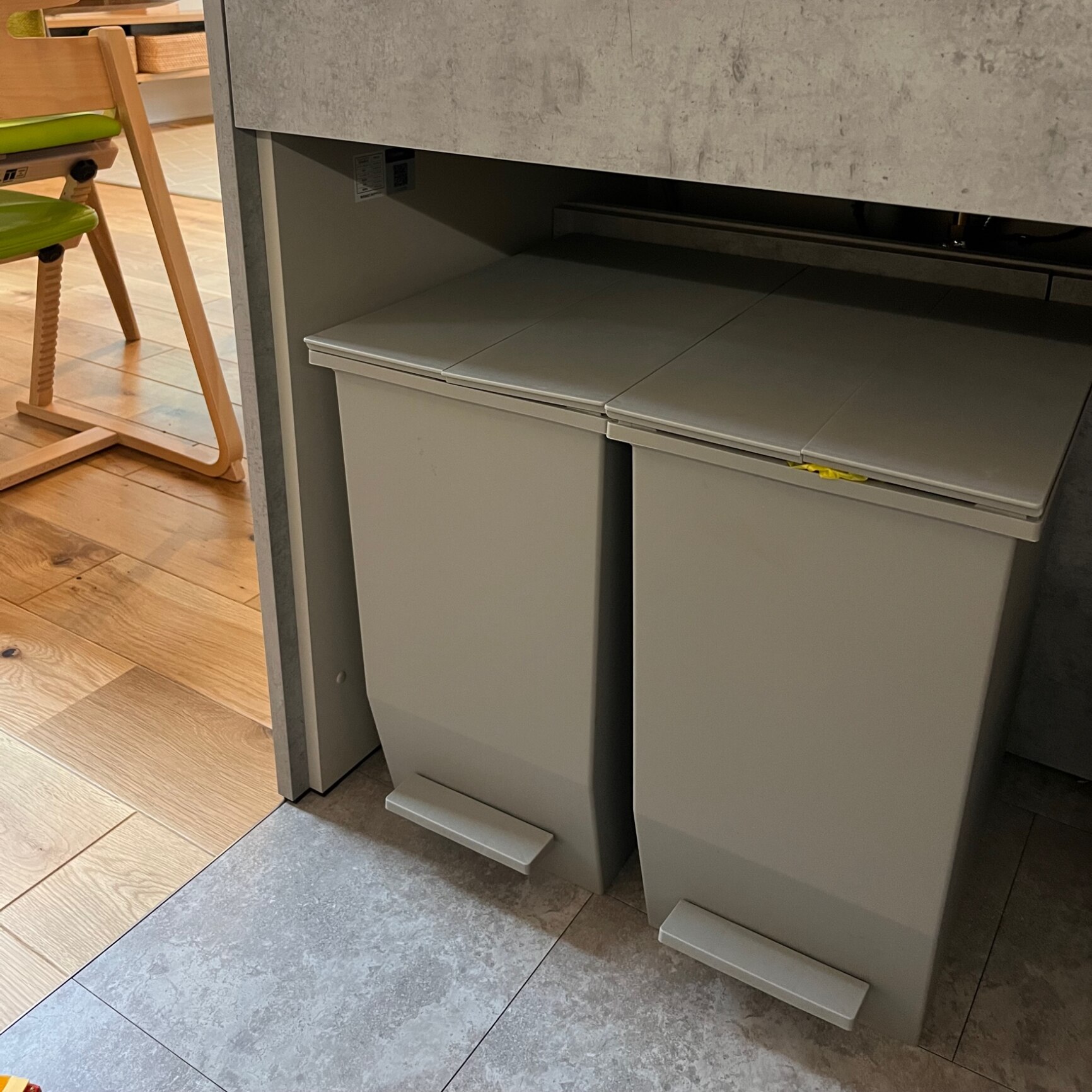 【着後レビューで特典付】ゴミ箱「ソロウ ペダルオープンツイン 45L 」SOLOW ごみ箱 ごみ 45リットル ふた付き 蓋付き 蓋つき 両開き 観音開き ペダル付き 足踏み 分別 ゴミ袋 ...