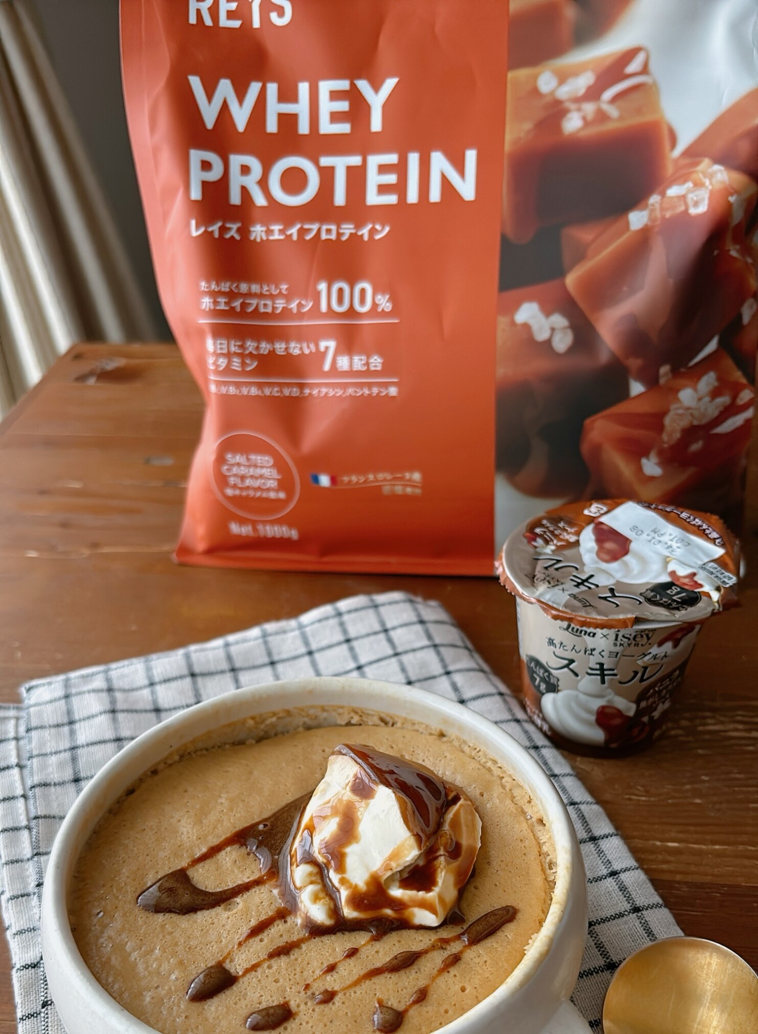 【即日発送】REYS レイズ ホエイ プロテイン 1kg 国内製造 ビタミン7種配合 WPCプロテイン ぷろていん ホエイプロテイン (塩キャラメル風味)