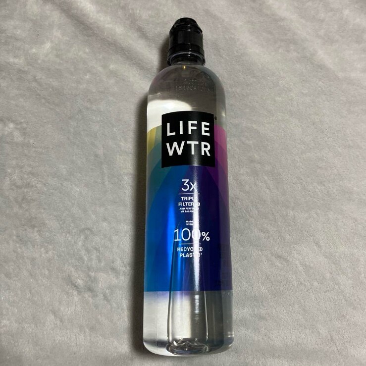 【最大1000円OFFクーポン】LIFEWTR プレミアム精製水 約700ml フリップ キャップ ボトル、700 mL 12本セット ...