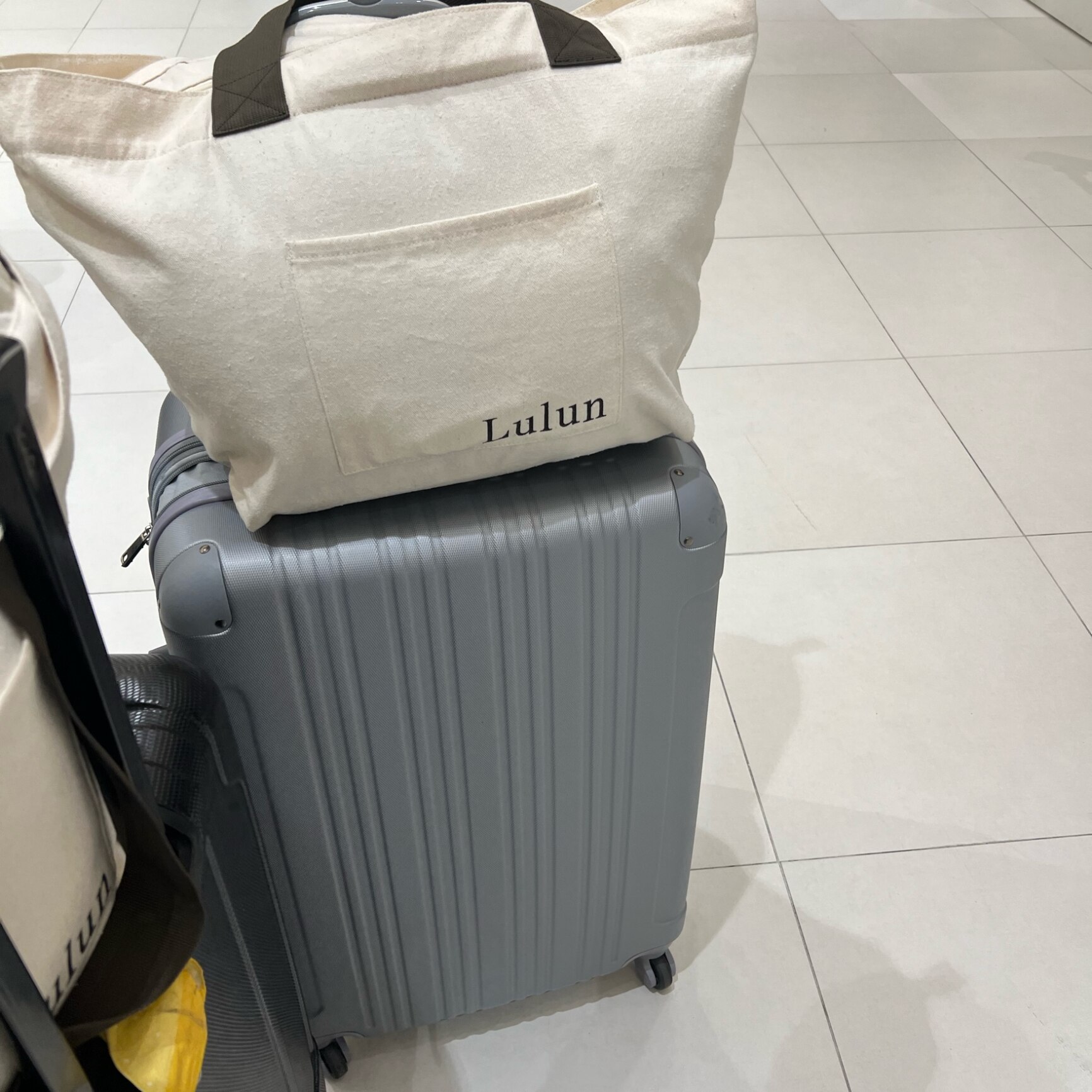 【64％OFF】スーツケース キャリーケース 【販売45万台突破】 L サイズ キャリーバッグ 1年保証 修学旅行 大型 容量拡張 女子旅 ...