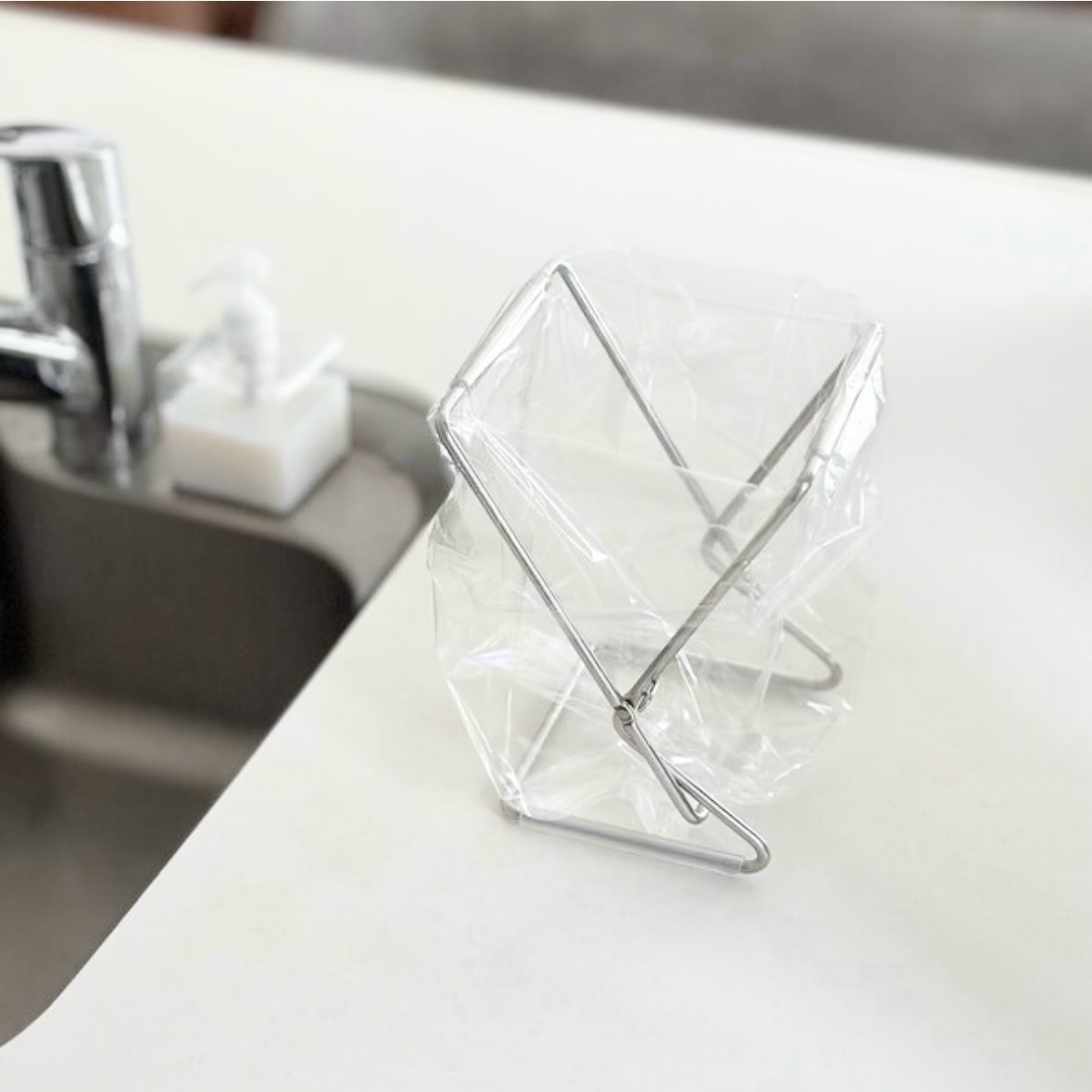 【KEYUCA公式店】ケユカ Oacs スタンドダストバッグホルダー[ゴミ袋スタンド コンパクト ゴミ袋ホルダー ポリ袋ホルダー 折りたたみ ポリ袋スタンド ダスト キッチン キッチングッズ ...