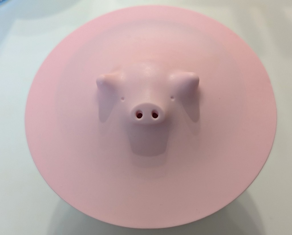 【マーナ公式】 ブタの落としぶた 17.5cm K092 | 食洗機対応 おとしぶた 落とし蓋 落し蓋 落とし豚 ブタ 蓋 かわいい シリコン ラップ ボトルオープナー 煮物 煮込み料理 和食 ...