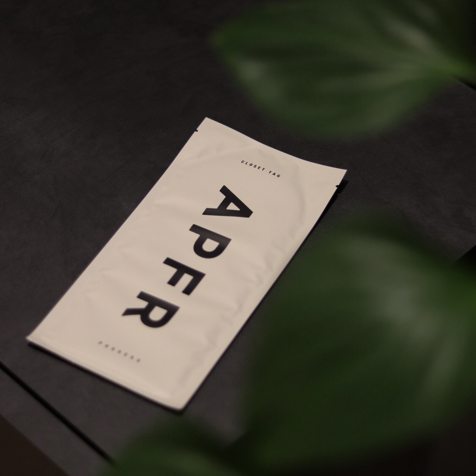 APFR アポテーケフレグランス クローゼットタグ エアーフレッシュナー ドアノブ クローゼット タオルハンガーなどに 吊り下げ 芳香剤 部屋 プレゼント ギフト CLOSET TAG ...