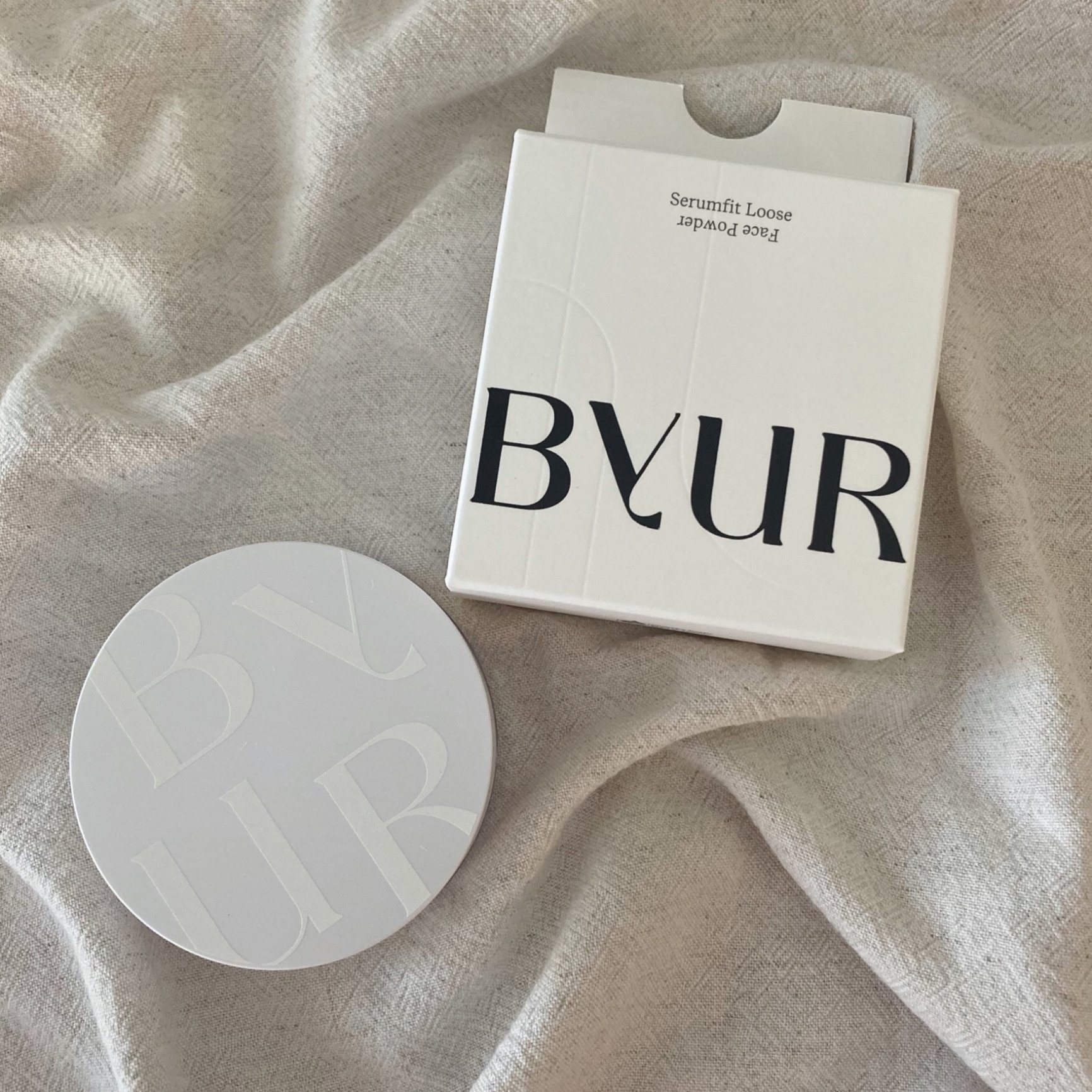 ByUR 公式 ＜ セラムフィット ルースフェイスパウダー ＞ 【 バイユア フメイクアップ マット仕上げ 毛穴カバー 毛穴ケア フィニッシュ 韓国コスメ 美容液成分 多機能