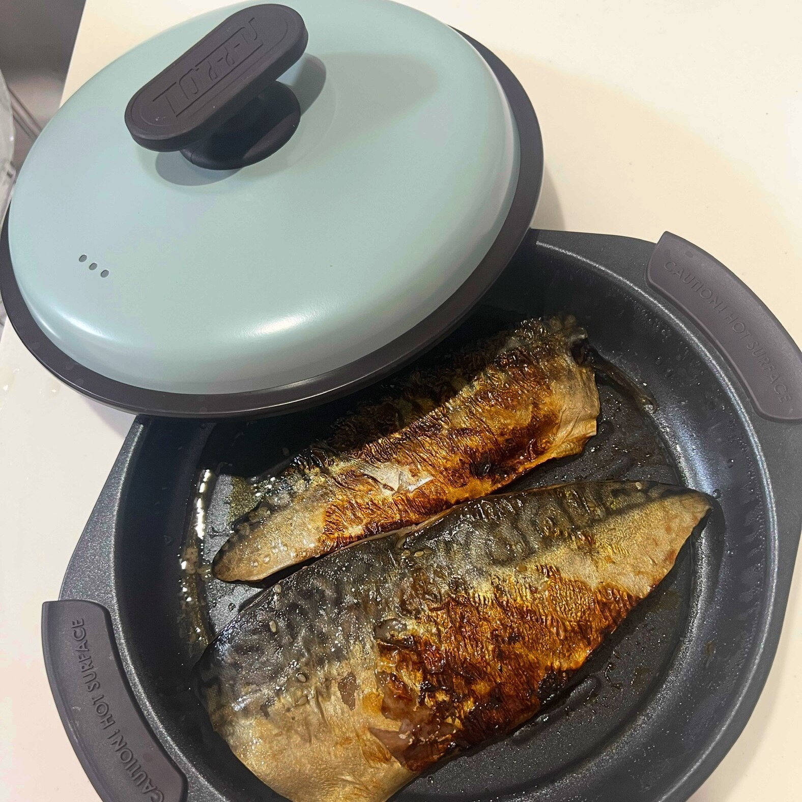 【365日出荷&当店限定特典付】Toffy トフィー 電子レンジ用グリル鍋 グリル鍋 一人暮らし 深型 フタ付き レンジで焼き魚 焼き目 簡単 レシピ付き 目玉焼き 肉 丸型 プレート レンジ ...