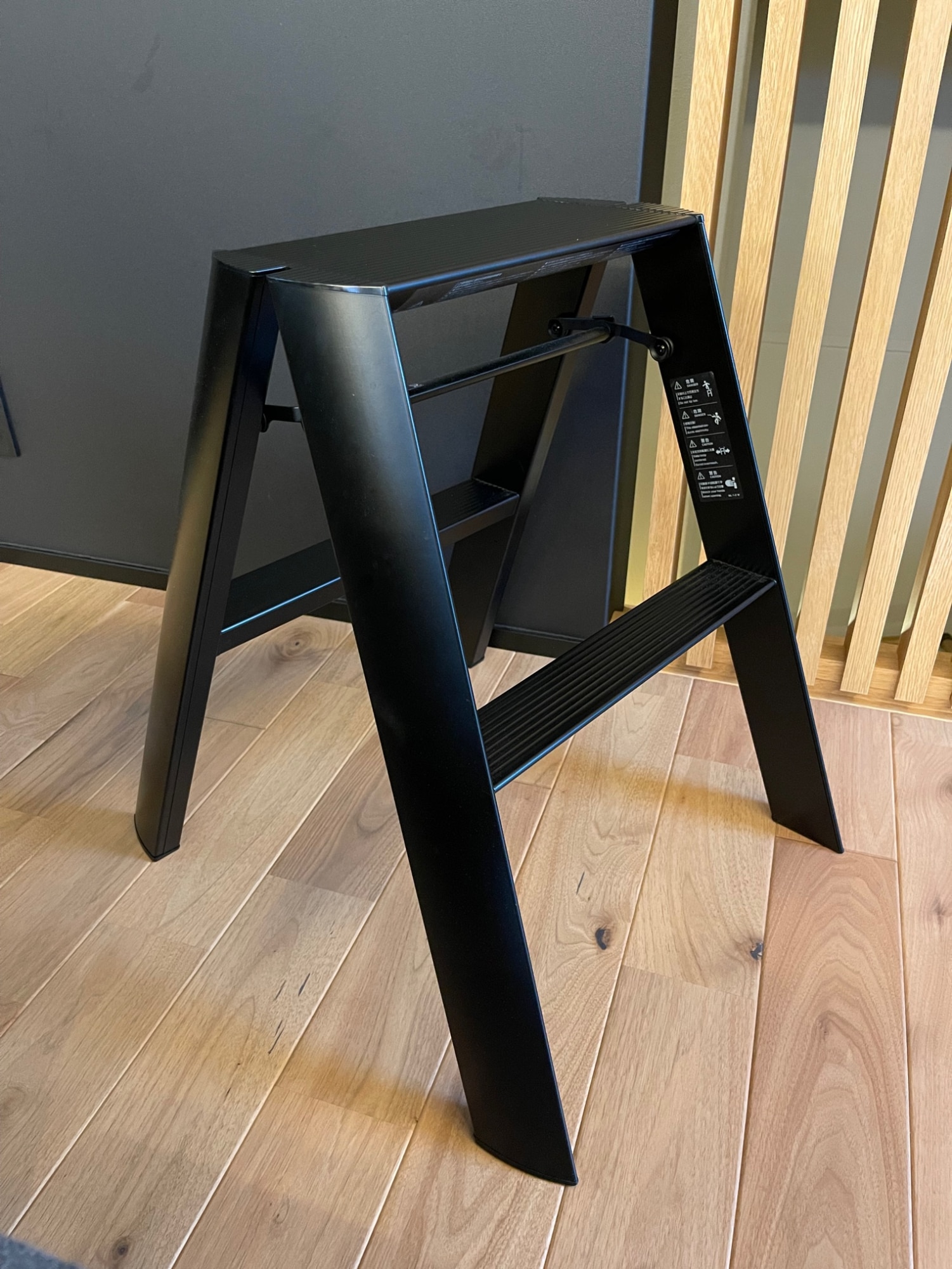 メタフィス METAPHYS lucano 2-Step ルカーノ ツーステップ Step Stool ステップ スツール 94010 2ステップ・2段 カラー：ブラック・ホワイト ワンタッチ ...