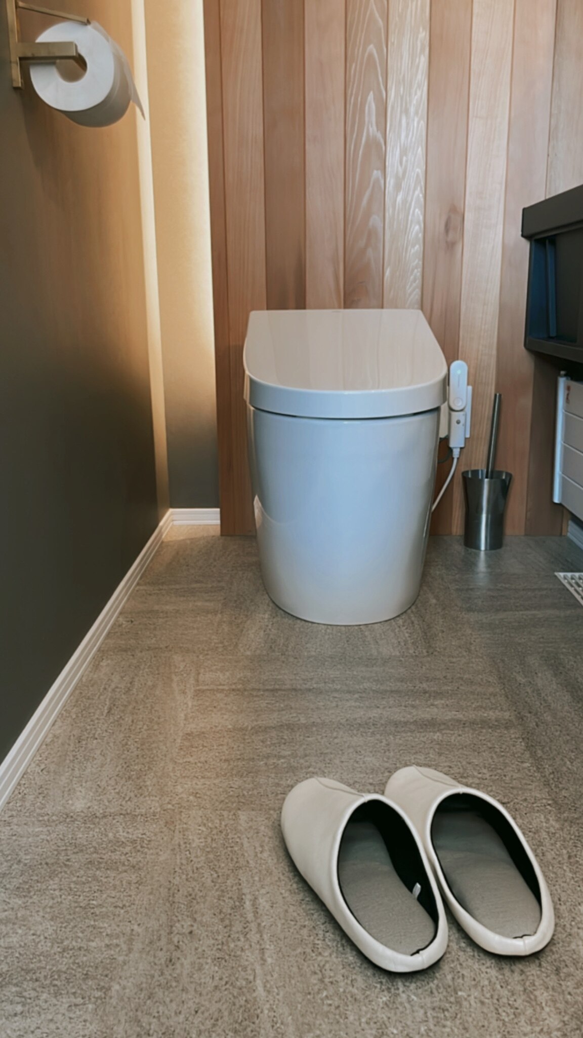 【KEYUCA公式店】ケユカ チャールズ お手入れかんたんマーニー ホワイト[スリッパ 室内履き 前詰まり 無地 シンプル おしゃれ 来客用 室内用 夏用 トイレスリッパ ルームスリッパ ...