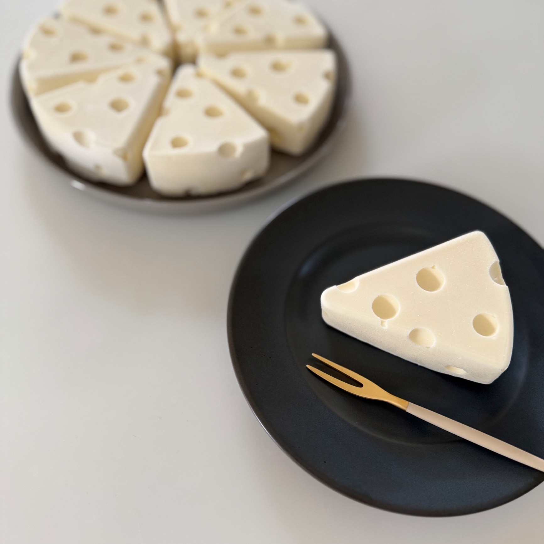 【RUNNYCHEESE】【レアチーズチーズケーキ】ラニーチーズ 高級 冷凍 レアチーズケーキ チーズ型 大きい 穴あきチーズケーキ チーズ スイーツ ギフト おしゃれお菓子 映えスイーツ お ...