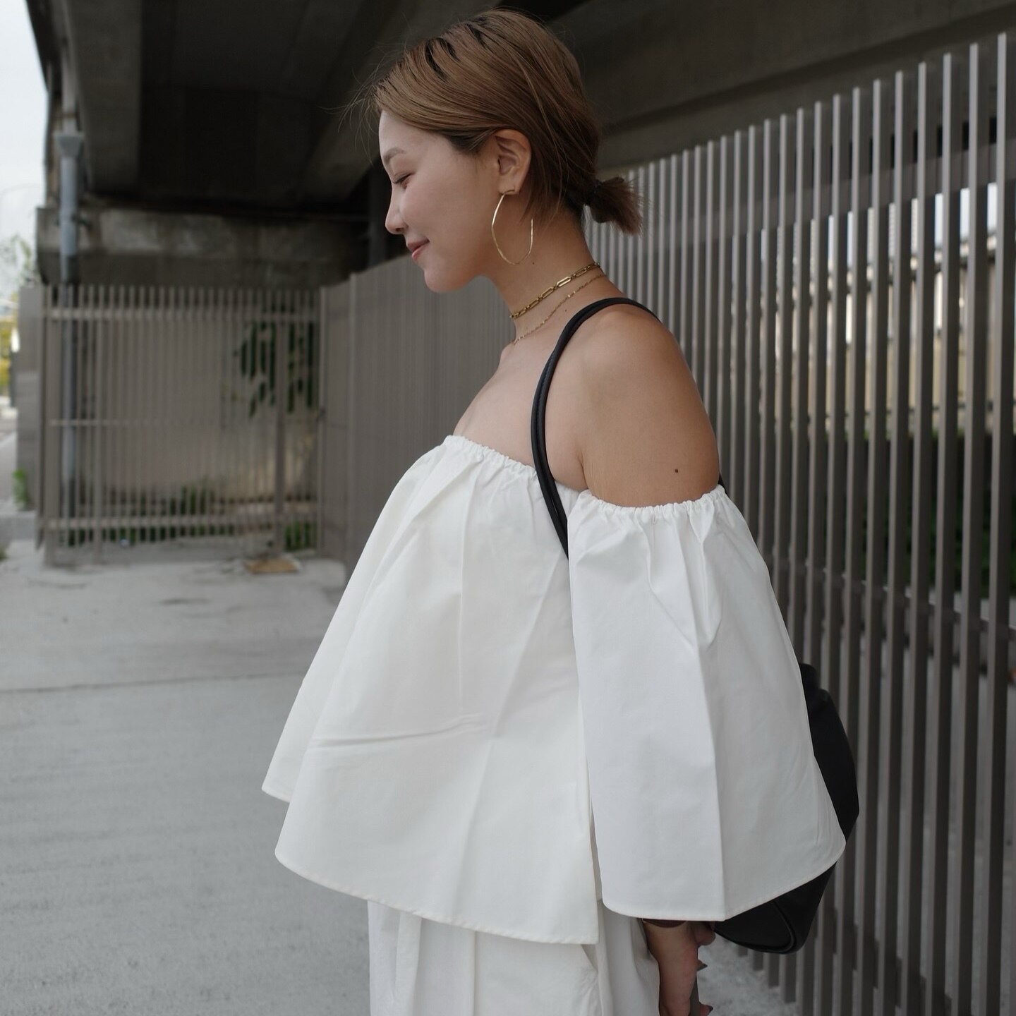 セール★1990円→1690円 ブラウス レディース オフショルダー フレアシルエット パリフワ バストゴム 腕ゴム ミディアム丈 無地 7分袖 GC メール便不可 24ss coca コカ