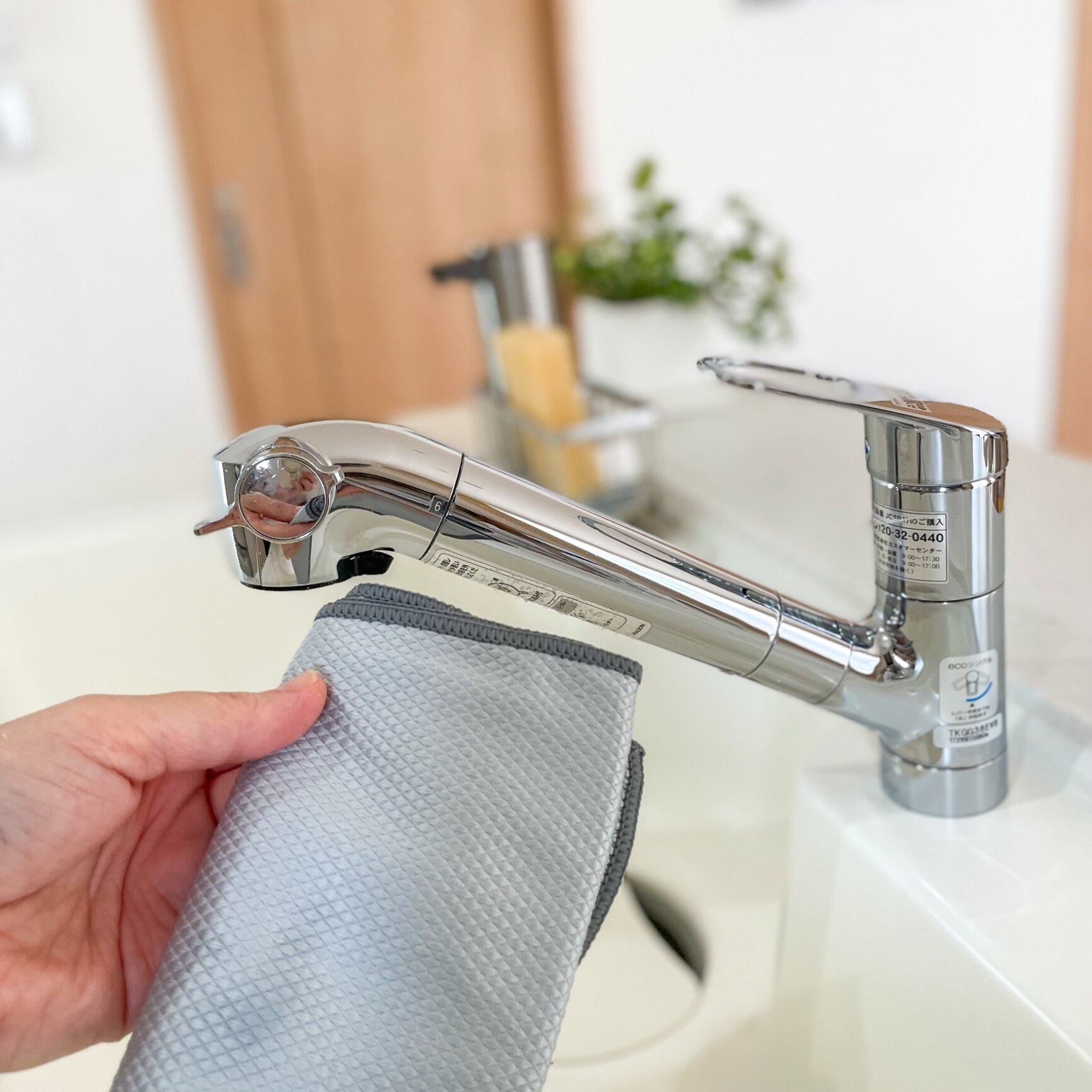 掃除の達人 ガラス・鏡ピカッとクロス 2枚入 W640 がっちりマンデーで紹介 拭き跡を残さず汚れをとってピカピカに磨き上げる掃除 洗面 おしゃれ 人気 ギフト MARNA マーナ 掃除 ...