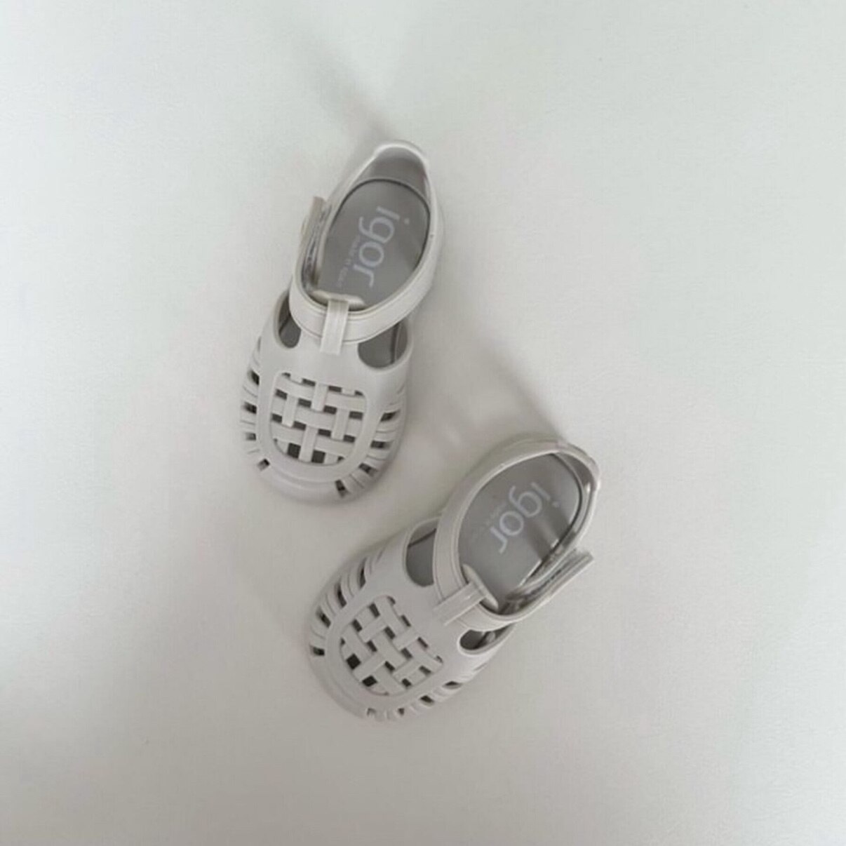 【正規品】igor / イゴール TOBBY SOLID トビー キッズ サンダル ベルクロ20〜29サイズ(12.0〜18.0cm) 男の子 女の子 公式 水遊び 足に良い S10271