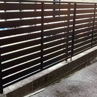 【無料★特典対象】 フェンス 目隠し YKK YKKap シンプレオフェンスYS2型 フェンス本体 H1200 T120 W2000×1200 横スリットタイプ 旧SY1F型 境界 屋外 ...