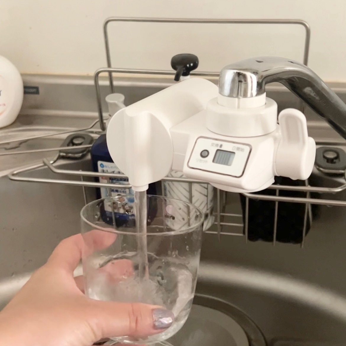 【TVCM公開中】クリンスイ 蛇口直結型 浄水器 CB073W-WT カートリッジ2個付 蛇口 コンパクト CBシリーズ シービーシリーズ カートリッジ式 家庭用 小型 水道水 塩素除去 液晶 ...