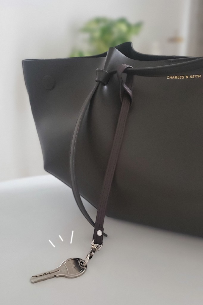 楽天1位 PVC レザー ストラップ「mikke」日本製 撥水 抗菌 鍵 紛失 防止 キーストラップ バッグ 持ち手 紐 キーケース おしゃれ かわいい キー メンズ レディース お揃い ...